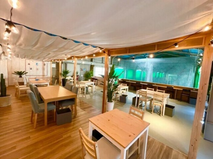 【事例】RAYCOM BASE&CAFE 飲食 / カフェ・パン・ケーキ | 内装建築.com